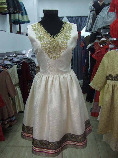 Rochie din brocard cu aplicatii manuale | IDM Basarab